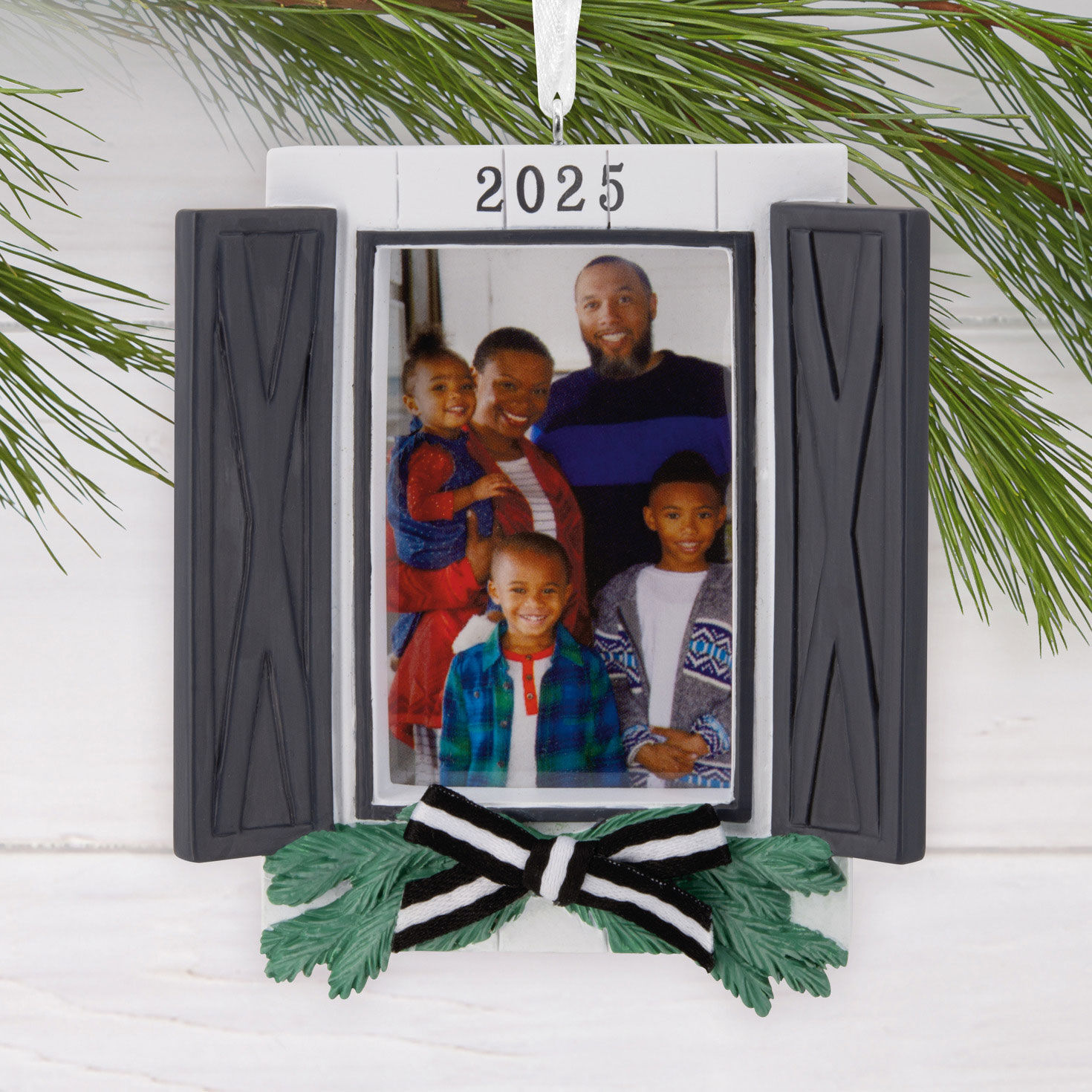 Window Display 2025 Photo Frame Hallmark Ornament - Hallmark